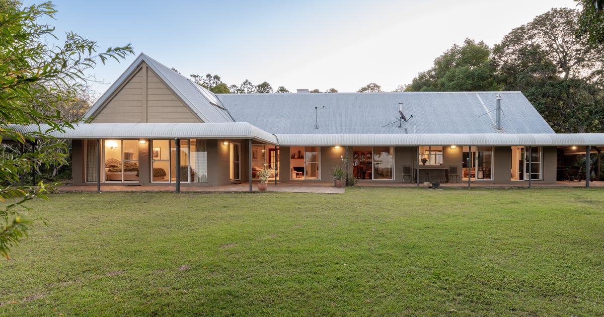 261 Moons Lane, Brookfield QLD 4069 - property.com.au