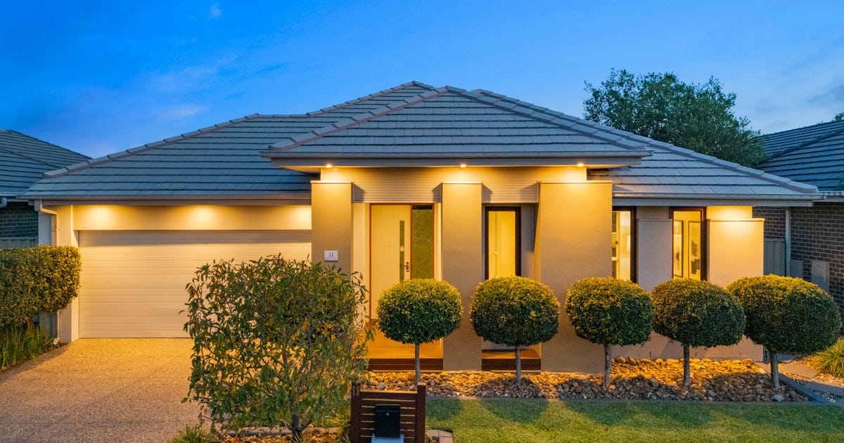 11 Loxton Way, Pakenham VIC 3810 - property.com.au