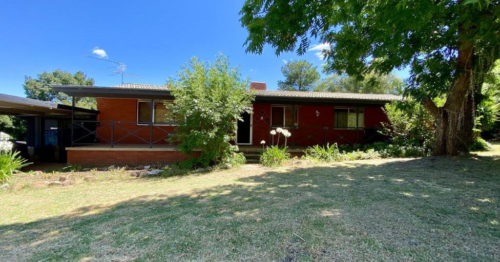 8 Normoyle Cres, Young NSW 2594 - property.com.au