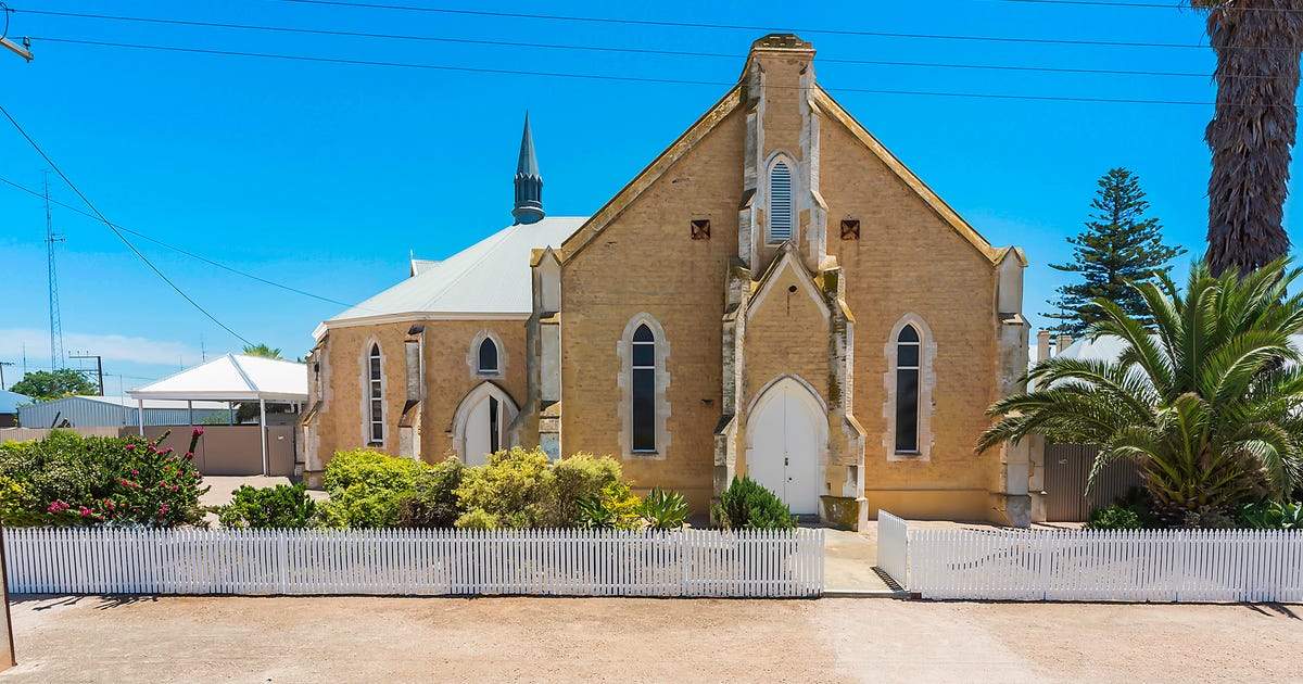 8 Stirling Street, Wallaroo SA 5556 - property.com.au