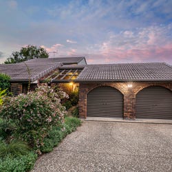 10 Apley Court, Carindale, QLD 4152 - realestate.com.au