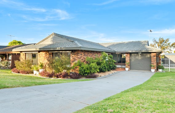 7 Loxton Place, Bossley Park NSW 2176 - property.com.au