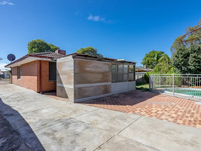 7 Caldecott Street, Thornlie WA 6108 · Property Profile and History ...