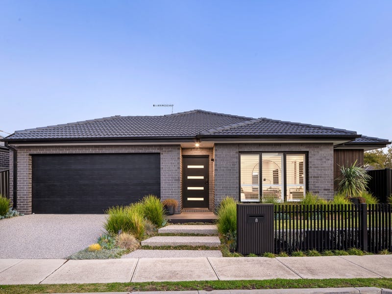 8 Maxwelton Circuit, Derrimut, Vic 3026 - Property Details