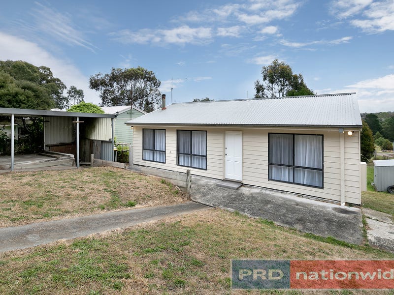 14 Young Street, Linton, VIC 3360 - realestate.com.au