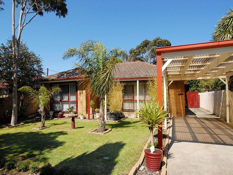 4 Latrobe Street, Cranbourne, Vic 3977 - Property Details