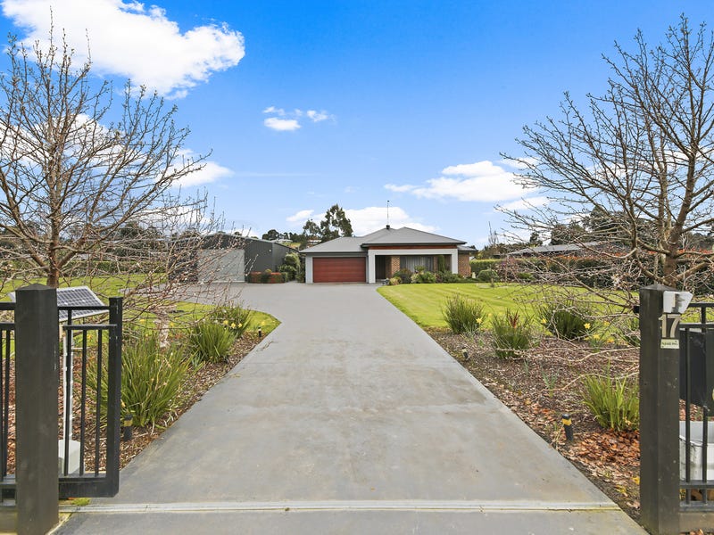17 Ripplebrook Court, Drouin, Vic 3818 - Property Details