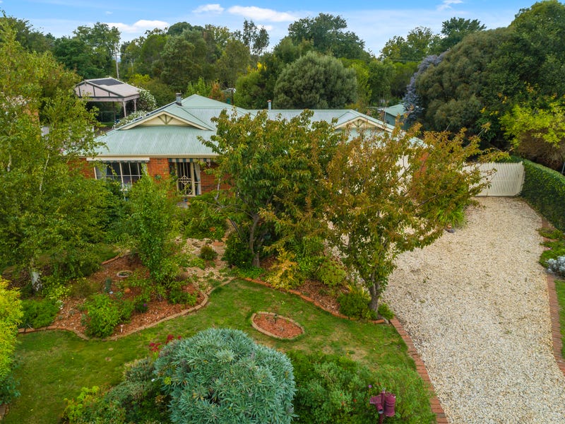 18 Harvest Close, Romsey, Vic 3434 - Property Details
