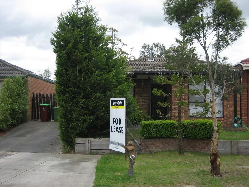 8 Cooma Court, Berwick, VIC 3806 - realestate.com.au