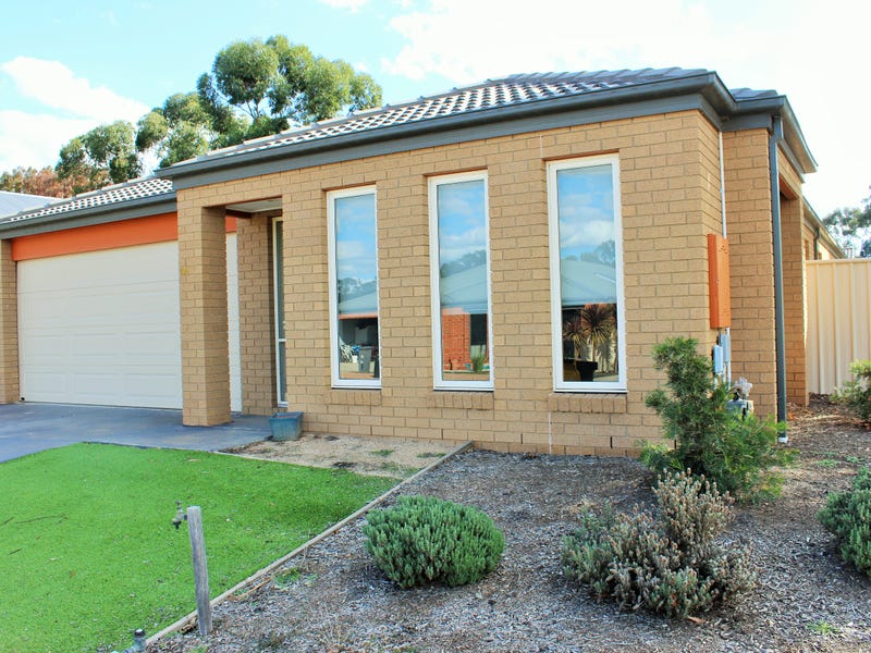100 Bassett Drive, Strathfieldsaye, VIC 3551 - realestate.com.au