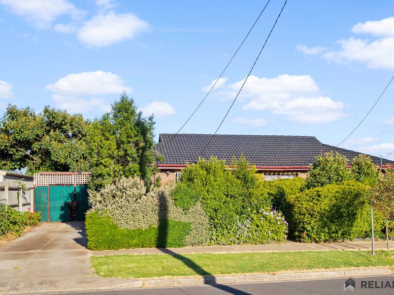 16 Thomas Avenue, Melton South, VIC 3338 - realestate.com.au