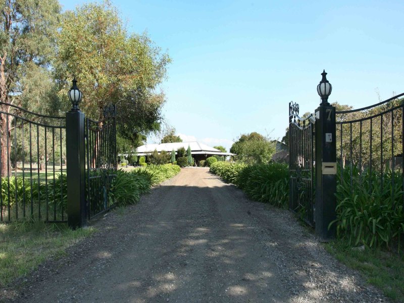 7 Keys Road, Keysborough, VIC 3173 - realestate.com.au