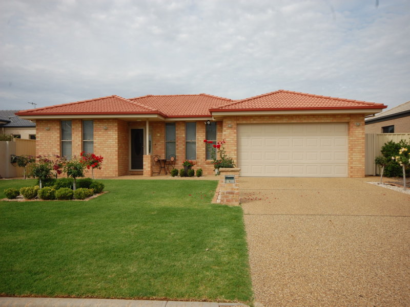 28 Calabria Road, Griffith, NSW 2680 - realestate.com.au