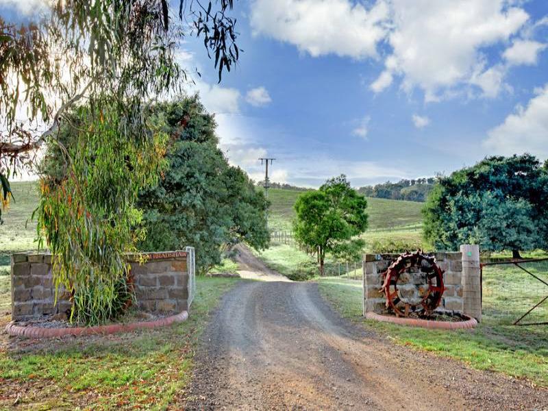 10 BROADFORD-WANDONG RD, Wandong, Vic 3758 - Property Details