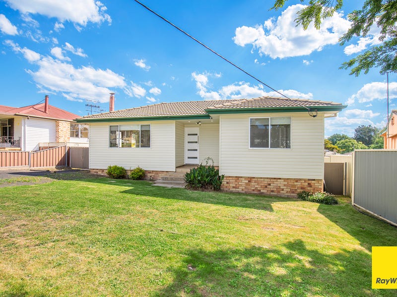 8 Prince Avenue, Uralla, NSW 2358 - House for Sale - realestate.com.au