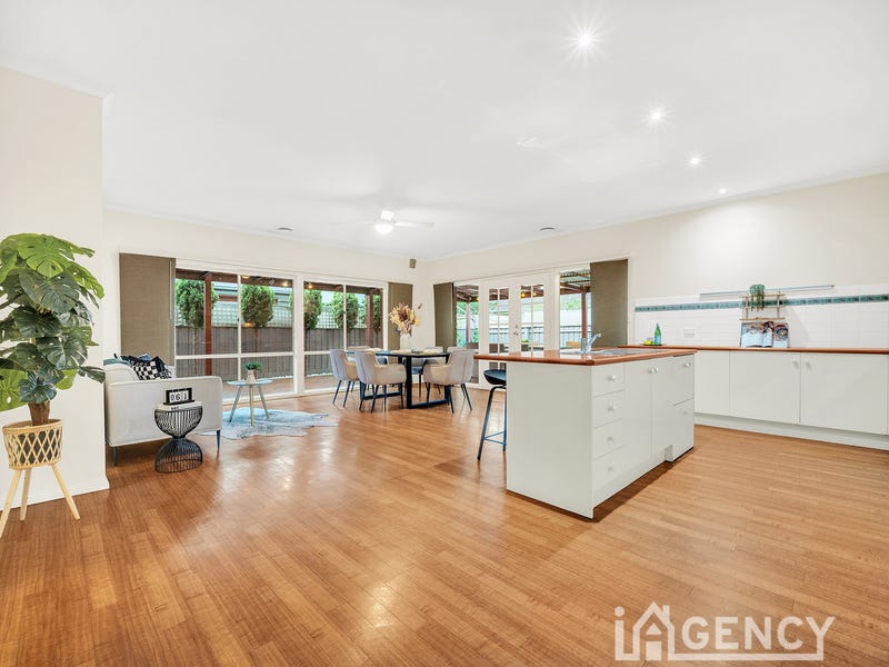 42 Henry Lawson Drive, Lynbrook, Vic 3975 - Property Details