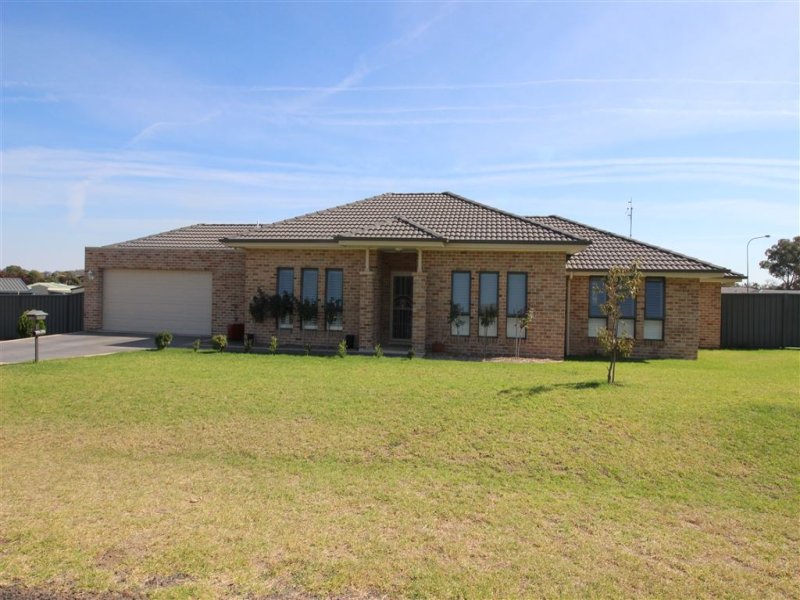7 Mary Angove Cres, Cootamundra, NSW 2590 - realestate.com.au