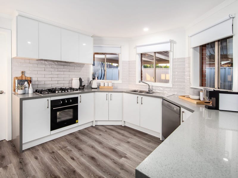 5 Millstream Way, Caroline Springs, VIC 3023 - realestate.com.au