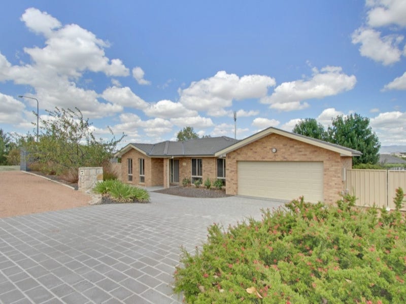 1 Douglas Waterhouse Drive, Dunlop, ACT 2615 - Property Details