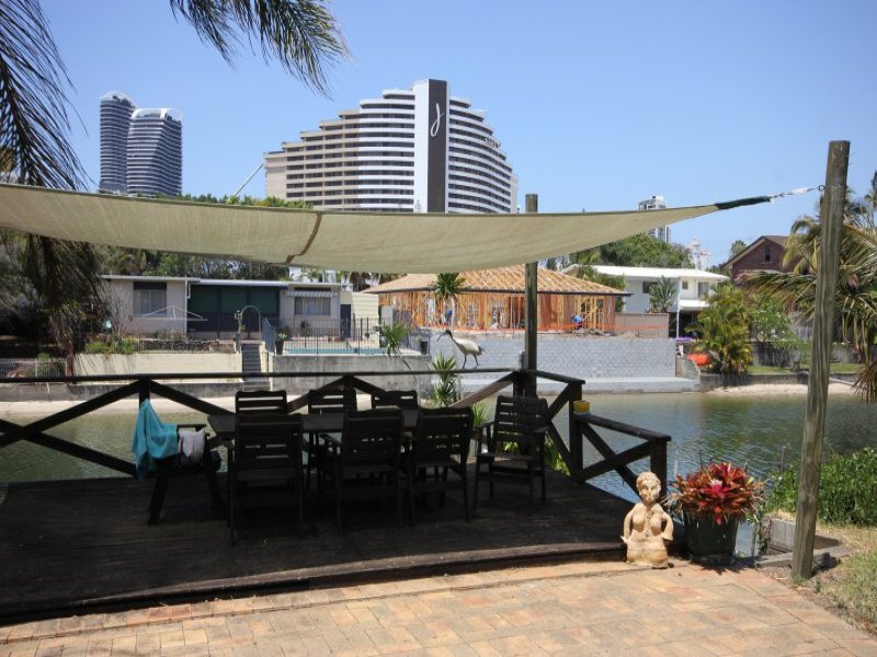 8 Lotus Key, Broadbeach Waters, QLD 4218 - realestate.com.au