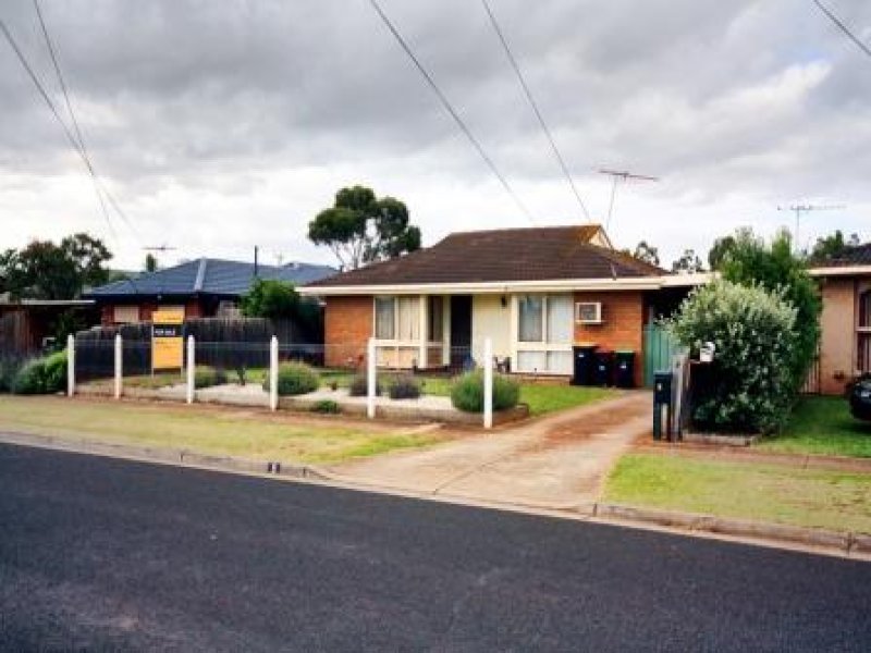 5 Lachlan Road, Melton South, Vic 3338 - realestate.com.au