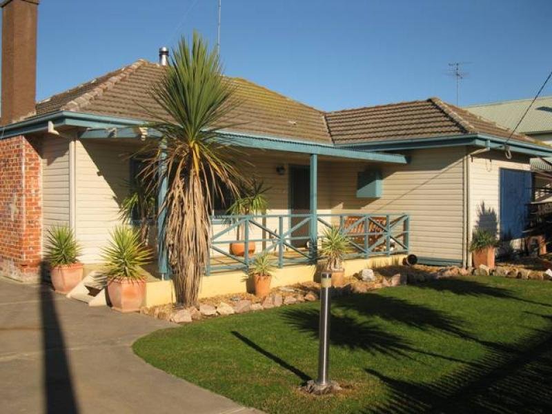 11 Ross Street, Bairnsdale, Vic 3875 - Property Details