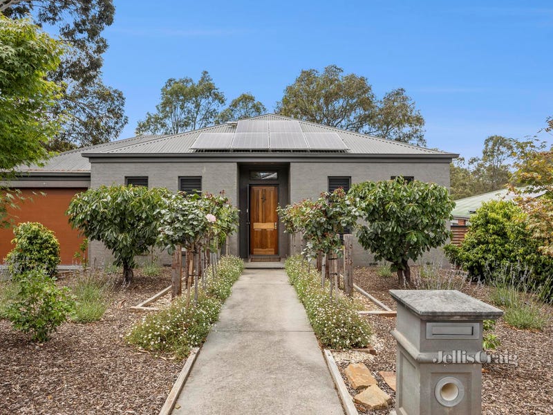 18 Douglas Crescent, Castlemaine, Vic 3450 - Property Details