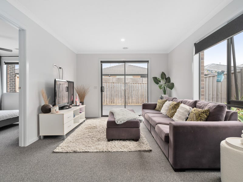 15 Midfield Way, Clyde, Vic 3978 - Property Details