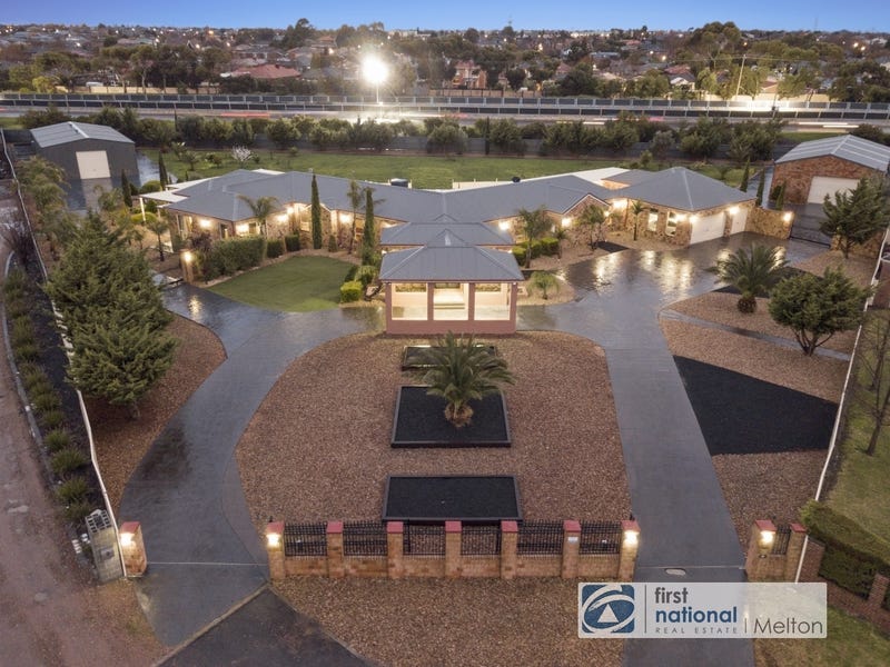 10 Melaleuca Close, Hillside, VIC 3037 - realestate.com.au