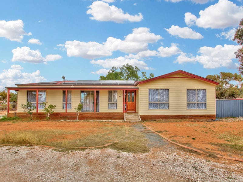 42 Curtis Road, Waikerie, SA 5330 - Property Details