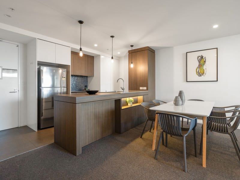 11/31 Queensland Avenue, Broadbeach, Qld 4218 - Property Details