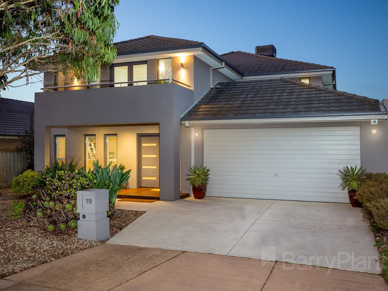 19 Middle Park Drive, Point Cook, VIC 3030 - realestate.com.au