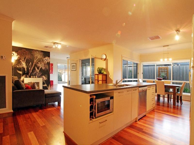 9 Tudor Drive, Mooroolbark, Vic 3138 - Property Details