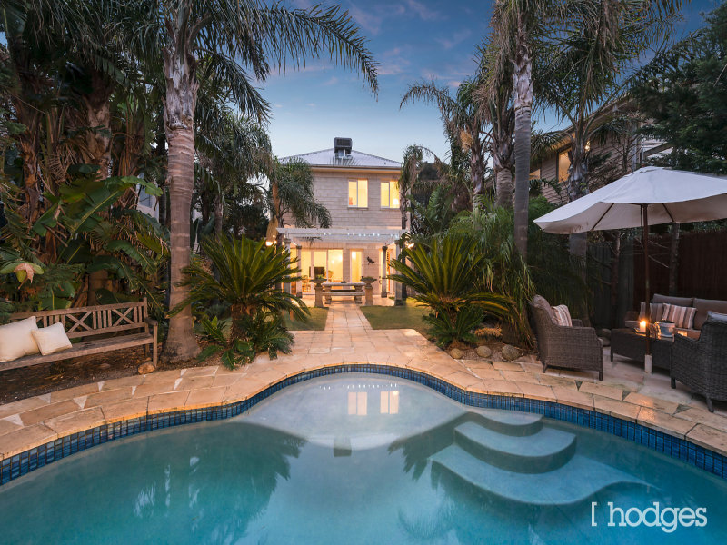 10 Barnes Grove, Chelsea, VIC 3196 - realestate.com.au