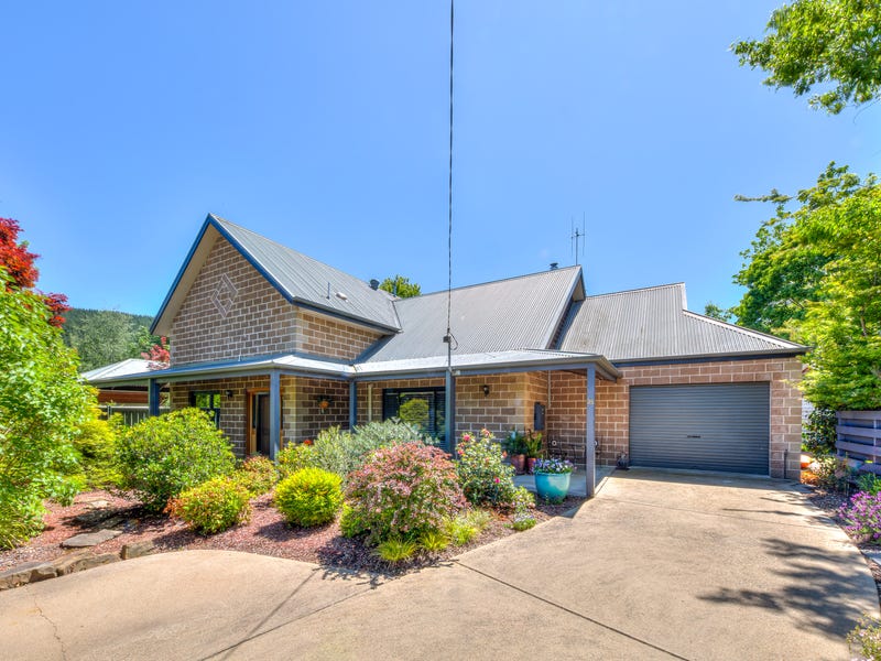 35 Toorak Road, Bright, Vic 3741 - Property Details