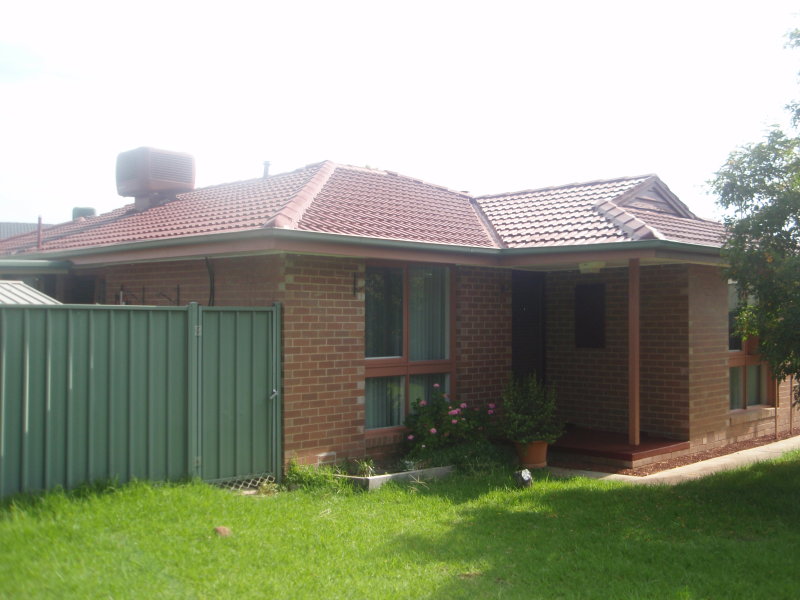 9 Devon Place, Melton, Vic 3337 - Property Details