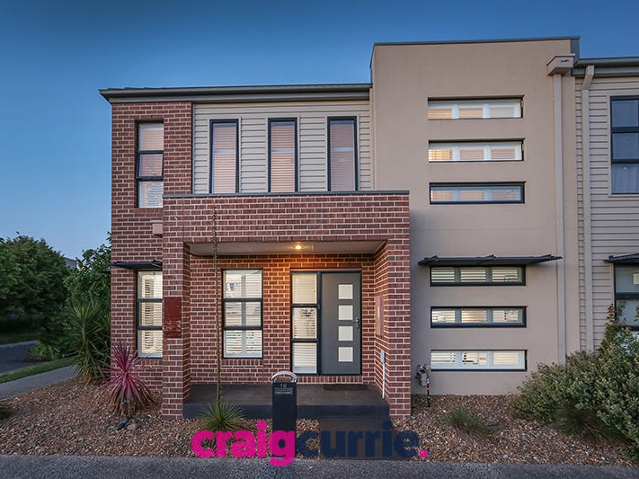 16 STONEBRIDGE LANE, Pakenham, Vic 3810 - Property Details