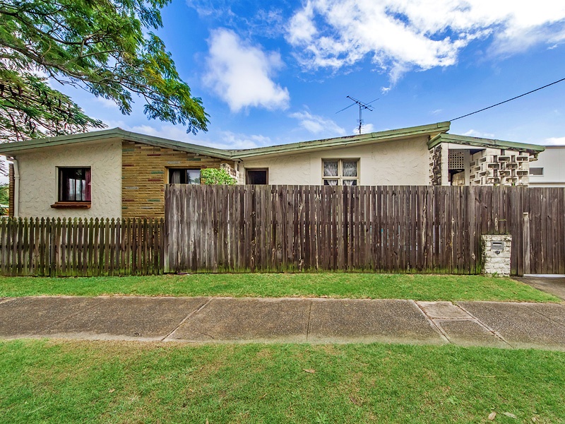 28 Middle Street, Labrador, Qld 4215 - Property Details