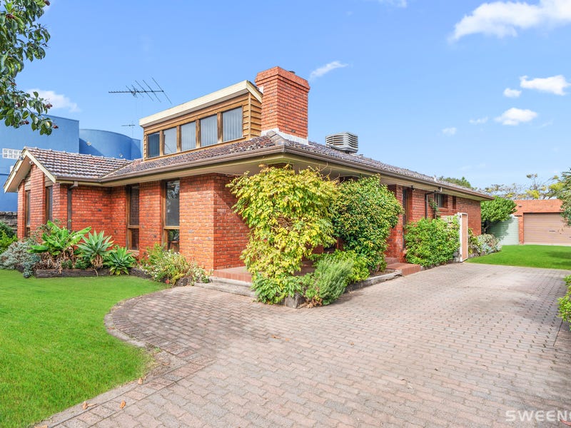 1 Garden Grove, Seaholme, Vic 3018 - Property Details