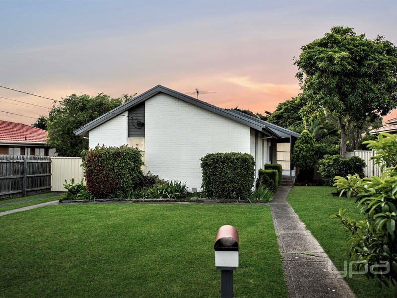 6 Hesse Court, Westmeadows, VIC 3049 - realestate.com.au