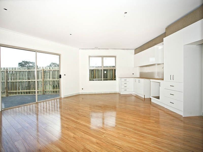 10 Garth Place, Epping, Vic 3076 - Property Details