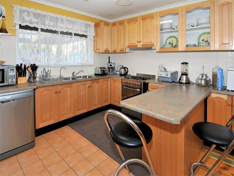 6 Brett Court, Lalor, VIC 3075 - realestate.com.au