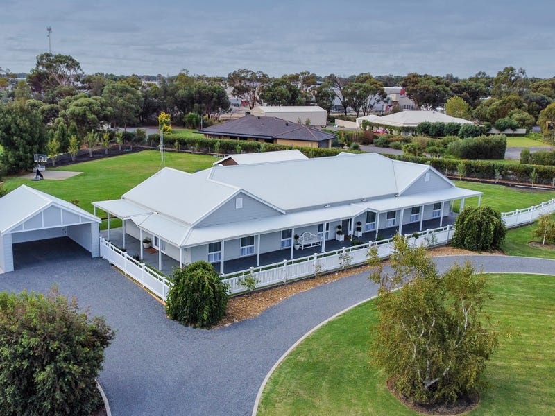 6 Berrybank Drive, Swan Hill, VIC 3585 - realestate.com.au