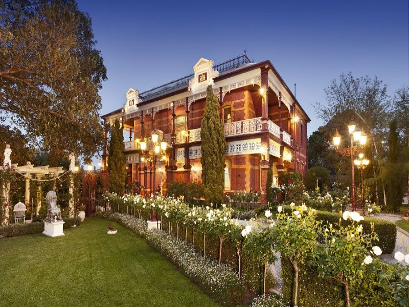 15 Rosebank Avenue, Strathmore, Vic 3041 - Property Details