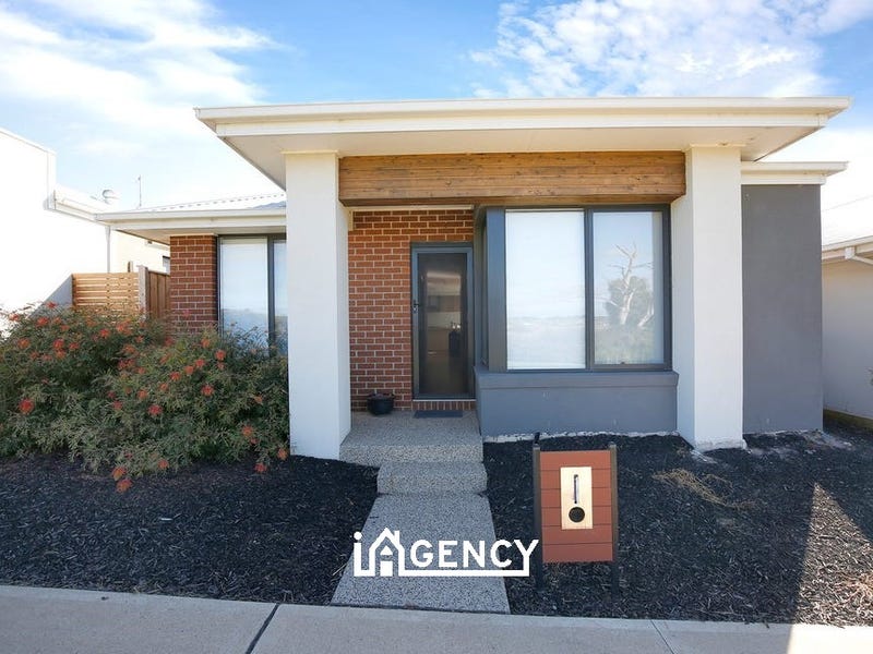 32 Precinct Walk, Clyde North, VIC 3978 - realestate.com.au
