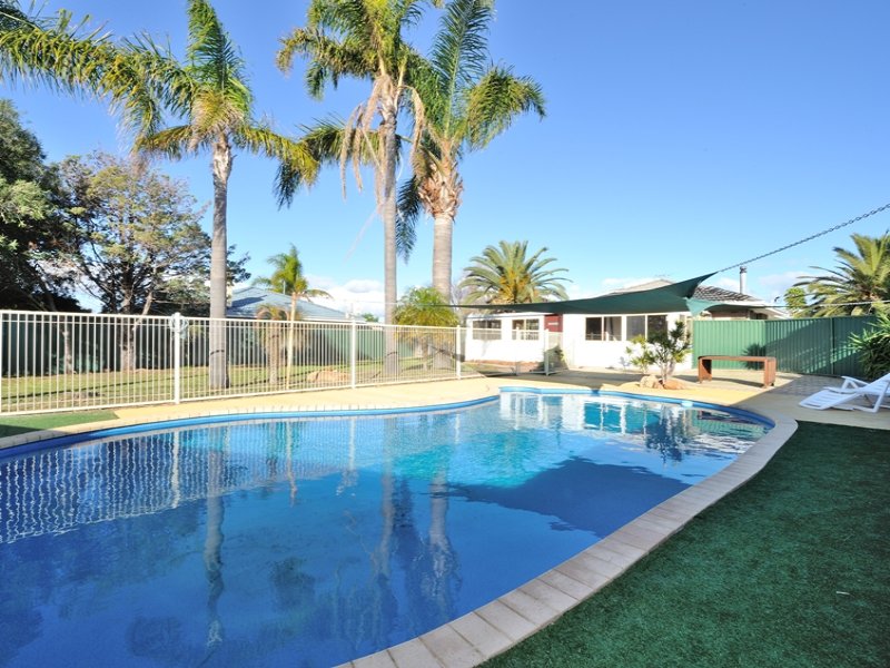 4 Mandoo Road, Shoalwater, WA 6169 - Property Details
