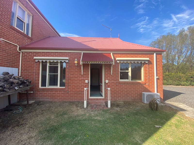 2 Barr Court, Pakenham, VIC 3810 - realestate.com.au
