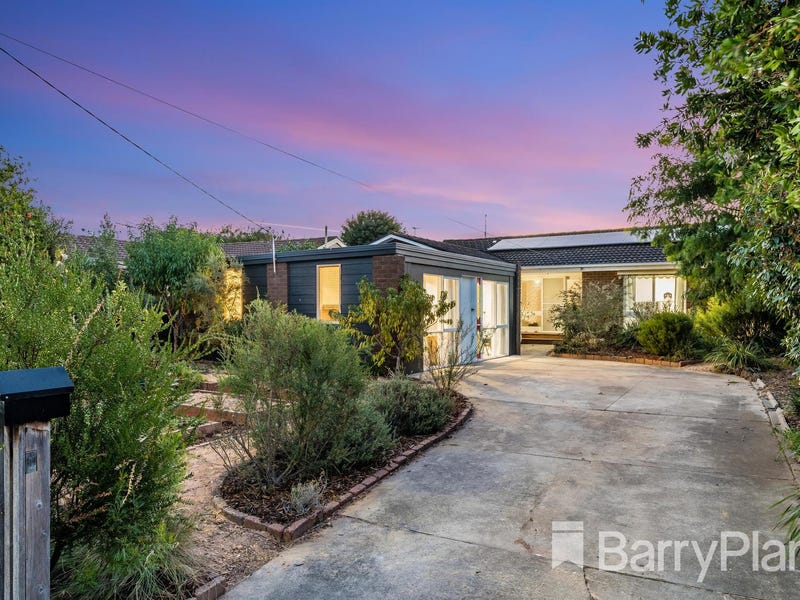 4 Crestmoor Drive, Highton, VIC 3216 - realestate.com.au