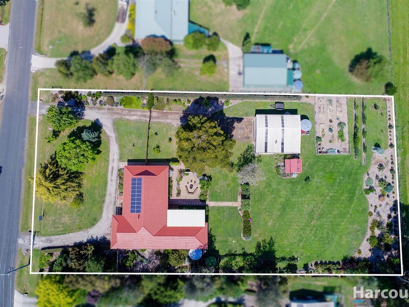 34 Fairway Drive, Drouin, Vic 3818 - Property Details