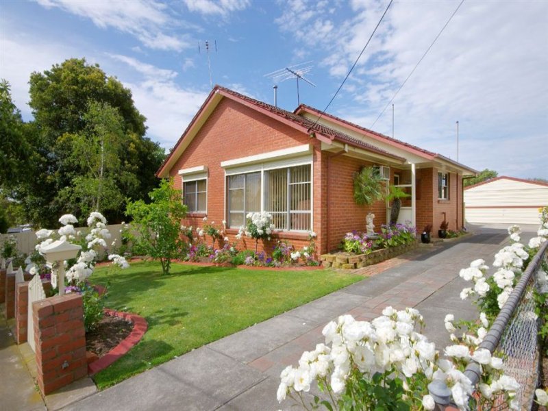 1 Cooma Court, North Geelong, VIC 3215 - realestate.com.au